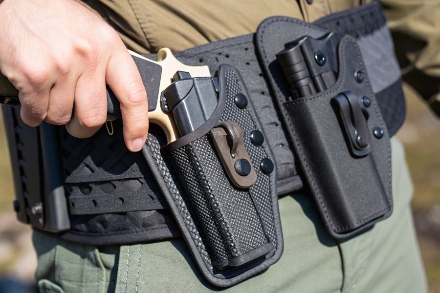 Winter hunting holsters: choosing the right cold-weather gear